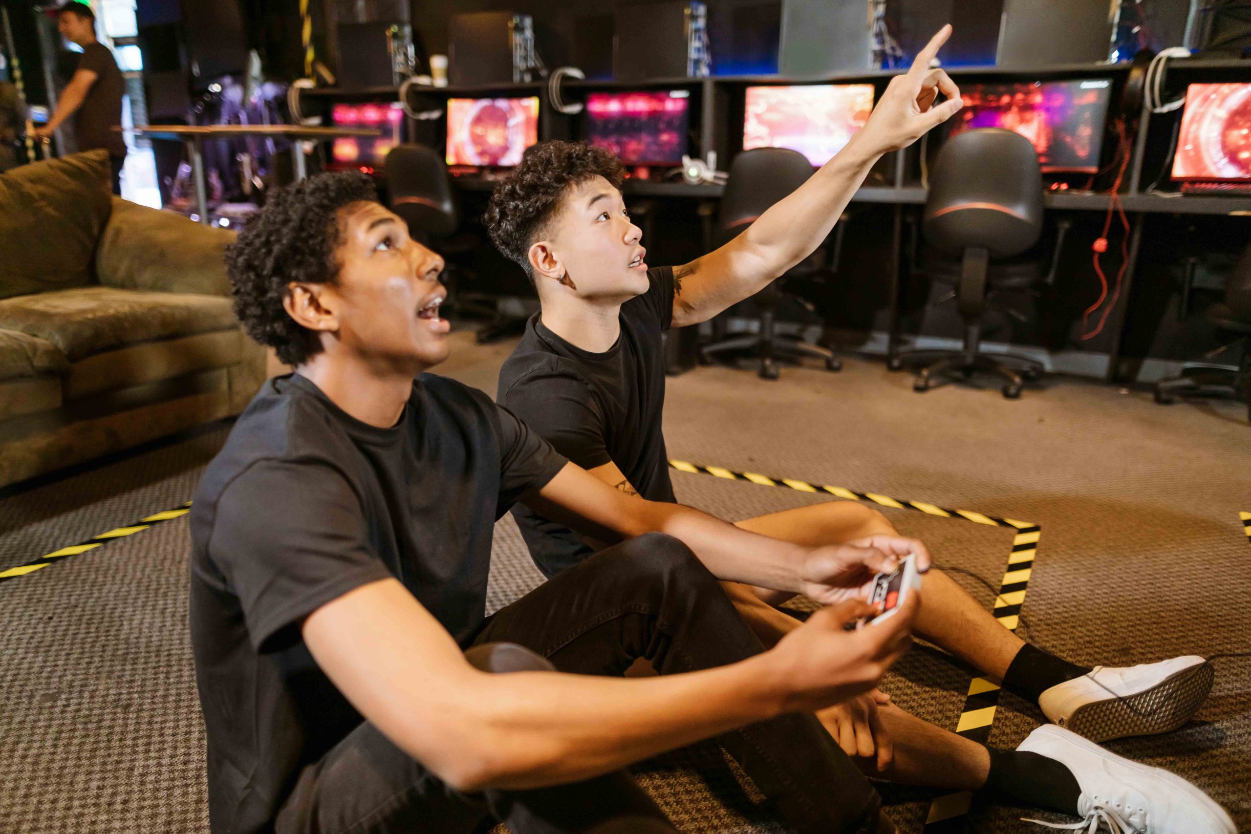 Setting Up a Gaming Lounge That Combines Comfort and Tech